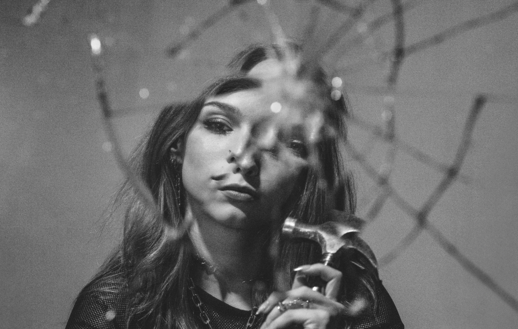 Avalon Stone : « Drag Me », une plongée introspective dans l'univers du ...