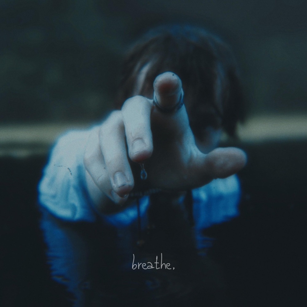 Devin Griffin explore les tensions amoureuses dans “BREATHE ...