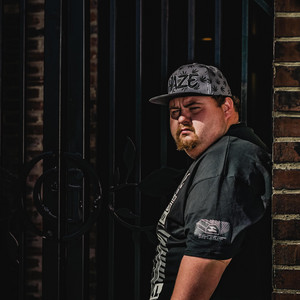 Levi Lee est en plein moment de "Hard Times" - EXTRAVAFRENCH