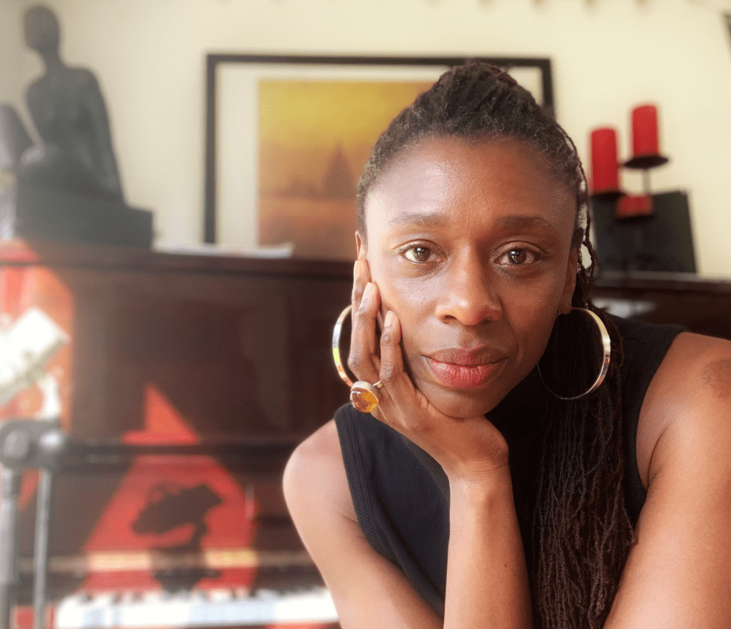 Un jazz qui déploie ses ailes dans l’ombre avec Ginger Bennett sur l ...